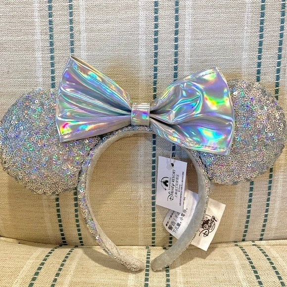 Disney | Accessories | Nwt Disney Parks Shanghai Disneyland Magic ...